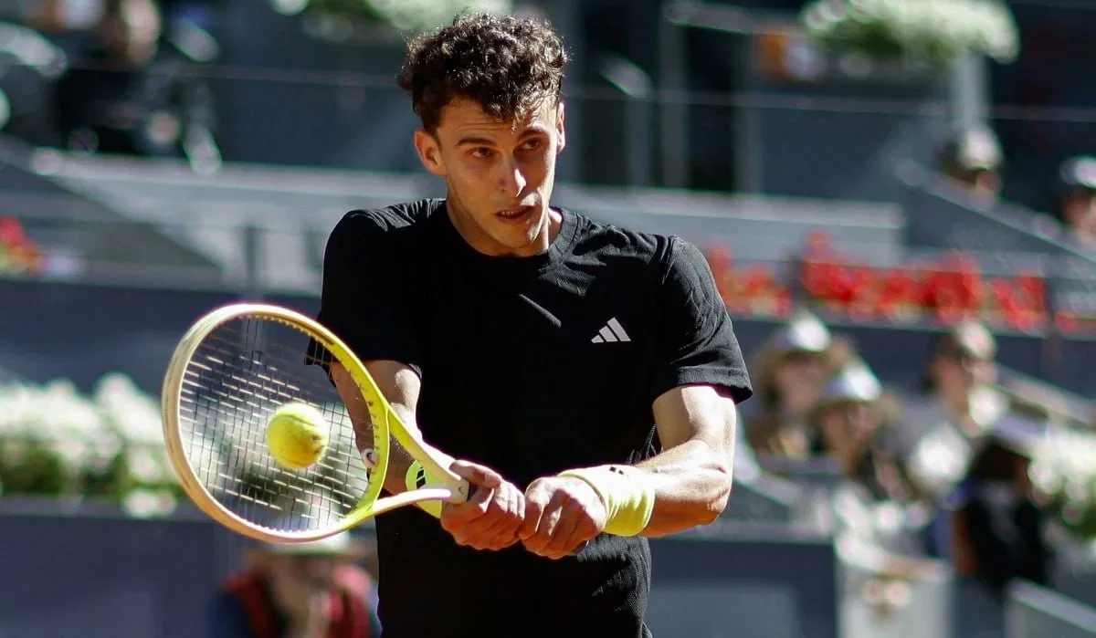 5 giờ 58 phút: Cerundolo thắng trận dài thứ ba lịch sử Roland-Garros